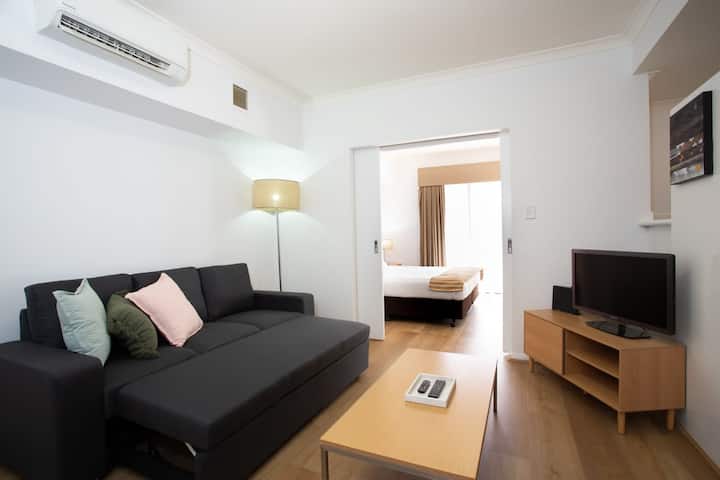 Holiday Apartment With Pool And Wifi - Perth