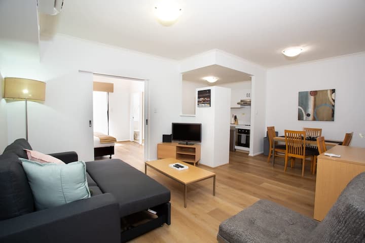 Economical Apartment With Pool - Perth