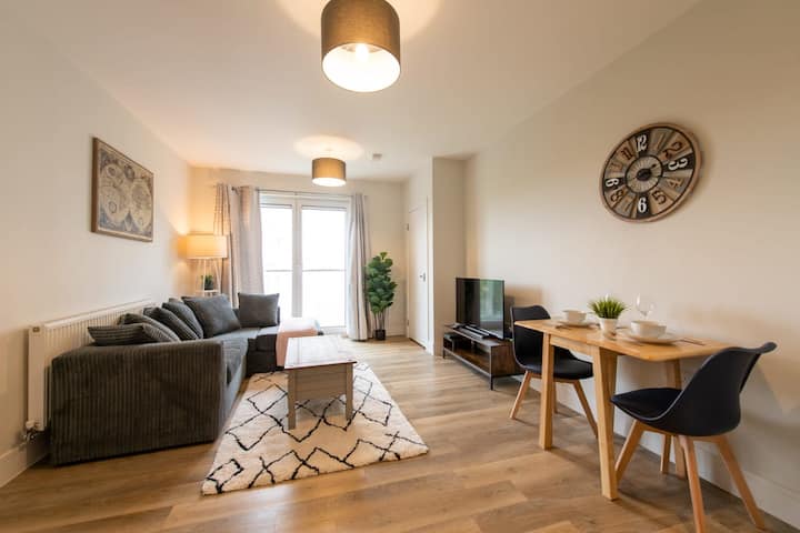 Fantastic 1 Bed Apartment In Crawley - Crawley