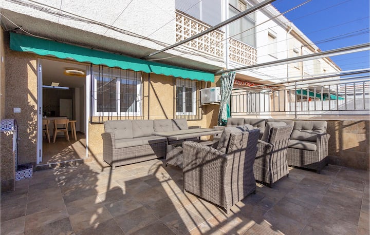 2 Bedroom Nice Apartment In Santa Pola - Santa Pola