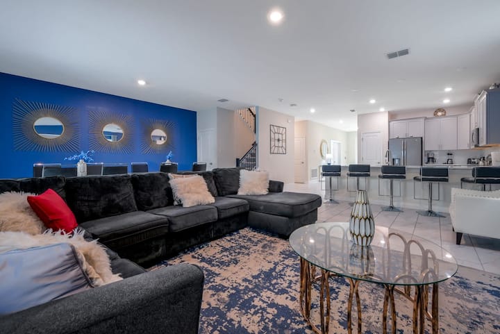 Charming Home, Ideal Location, Spacious, Game Room - Kissimmee