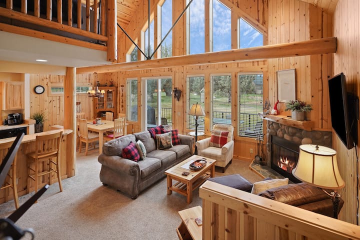 Deer Park Cabin - Cozy, Wildlife Views, Fireplace - Eagle Crest, OR