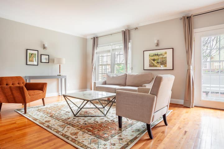 Blueground | Fairfax, Yard, Nr Mall & Park - Fairfax