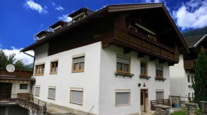 Moderne Ferienwohnung Zentral Nahe Schibushalt - Zillertal