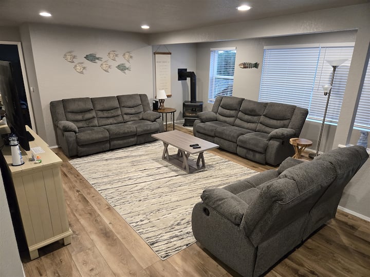 Sandy Paws ~ Pet Friendly,  Fenced Yard Hot Tub An - Ocean Shores, WA
