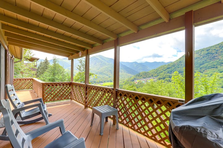 Maggie Valley Mountain Escape W/ Fireplace & Deck! - Maggie Valley, NC