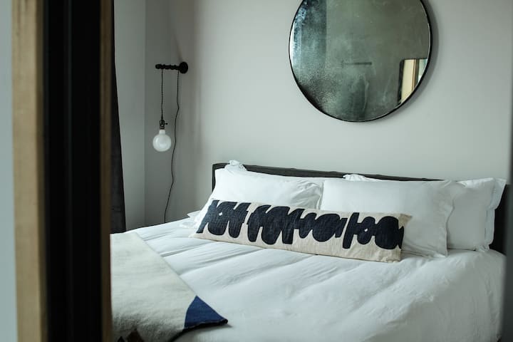 Ice House Suite At Bowline Hotel, Balcony! - Astoria, OR