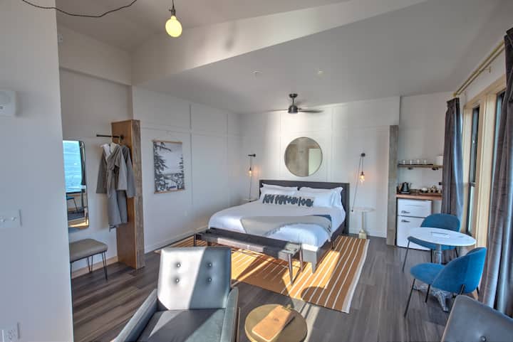 Luxe Ice House King Room At Bowline Hotel - Astoria, OR