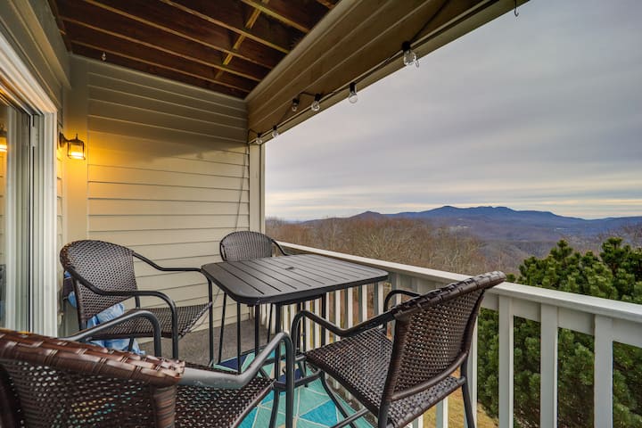 Cozy Condo W/ Balcony & Views In Beech Mountain! - Beech Mountain, NC