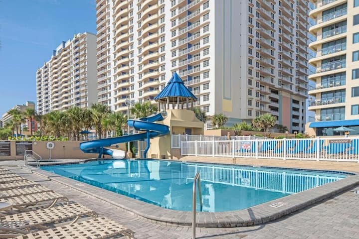Sun, Sand, And Comfort! Swimming Pool, Kitchenette - Daytona Beach, FL