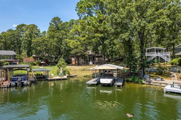 Serenity Cove: Quiet Retreat W/ Dock & Water Views - Hot Springs