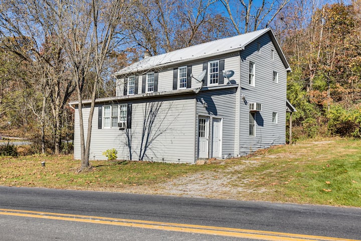 Tranquil Mt Pleasant Mills Retreat On 60-acre Farm - Middleburg, PA