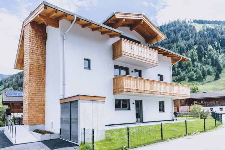 M1 - Balcony Apartment 3 - Rauris