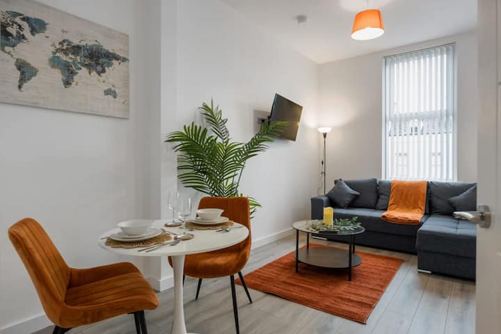 Smart 1 Bedroom Apartment In Belfast East Village - Crusaders FC