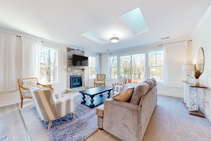 Dock, Game Room! Riverfront Retreat In Seaford - Delaware