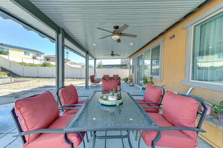 Patio & Yard: Luxe Beaumont Getaway! - Beaumont, CA