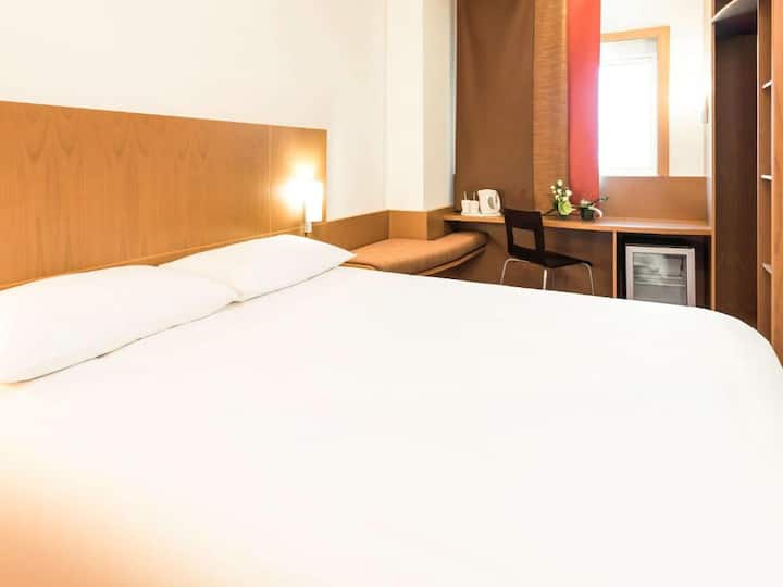 Standard Double Room Near Workshop Café - Fujairah