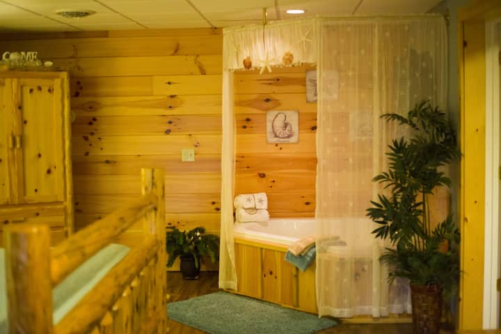 Serenity Lodge Suite - Berlin, OH
