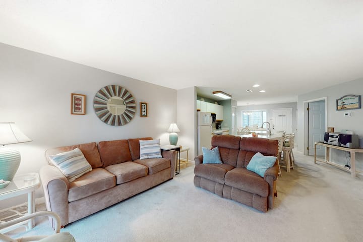 Coastal 2br 1st-floor | Balcony | Pool - Ocean City, MD