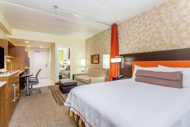 Comfort & Convenience! Pool, Free Breakfast! - Albany, NY