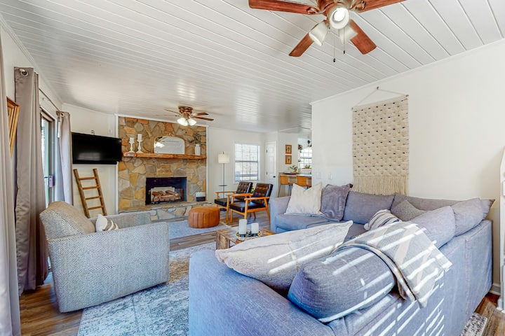 3br Creekside With Deck, Firepit, Grill, & W/d - Blairsville, GA