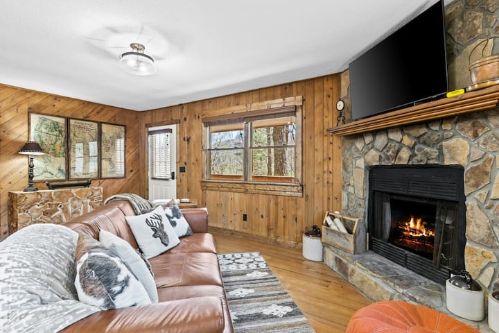 1br Forest Cabin With Wraparound Deck & Fireplace - Suches, GA