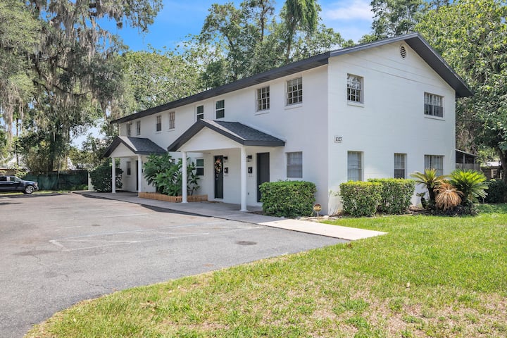 Be Our Guest - Cozy Townhome Near Downtown Ocala - Ocala, FL