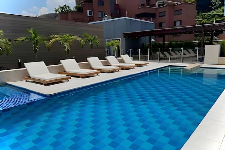 H205/style & Comfort/pool/acperfectly Located - Cali