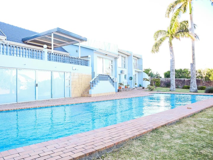 Deluxe 1-bedroom Apartment - East London