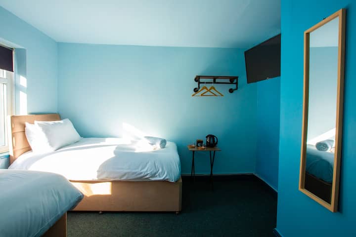 Twin Room With Shared Bathroom - Manchester