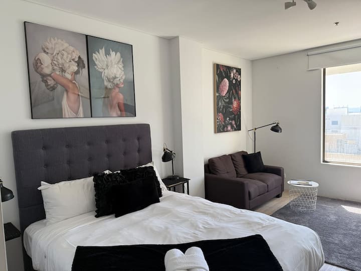 806 Deluxe Delight Concert Hall Studio - Perth, Australia