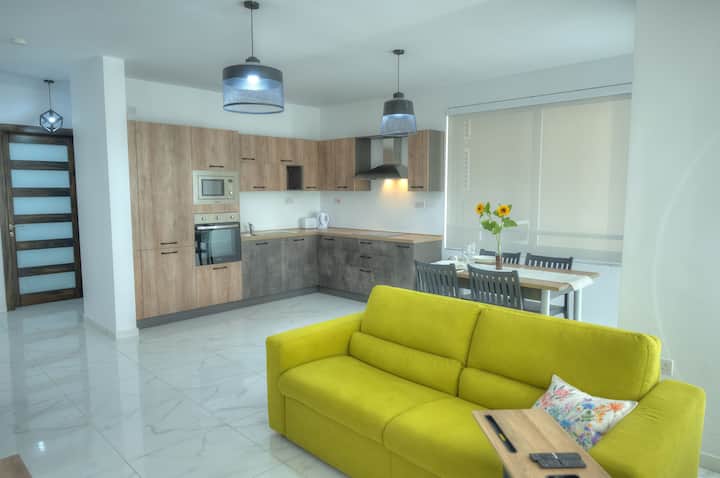 Spacious And Cozy 1 Bedroom Near Seafront Pcal1-1 - Malta