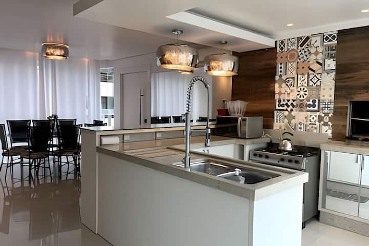 Cobertura Duplex, 3 Suítes, Hidromassa, 300m Praia - Balneário Camboriú