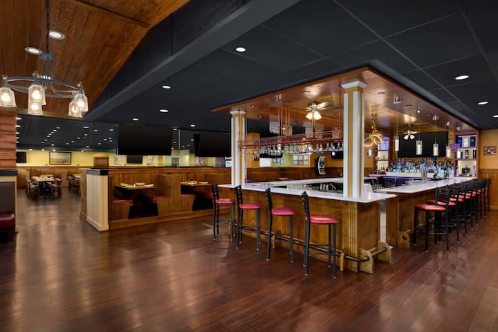 Near Towne Centre At Laurel + On-site Dining & Gym - Maryland