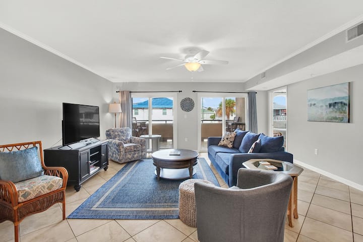 Beach Condo, Walk To Beach, Heated Pool Access - Tybee Island, GA