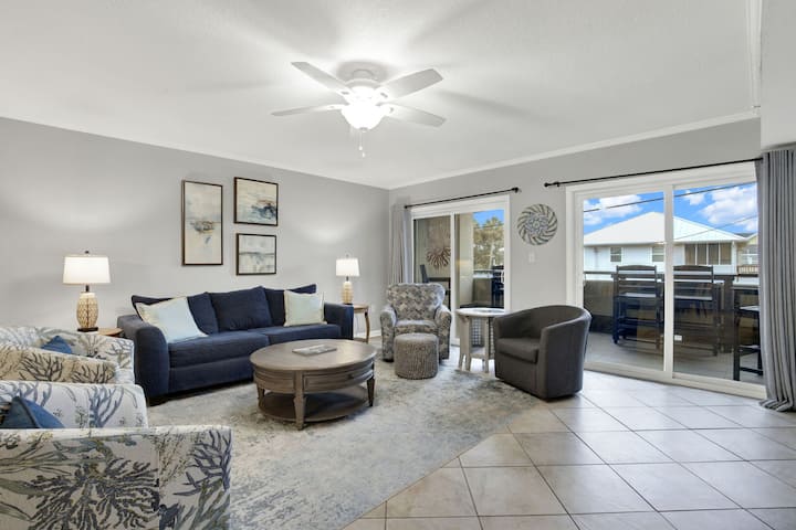 Beach Condo, Walk To Beach, Heated Pool Access - Tybee Island, GA