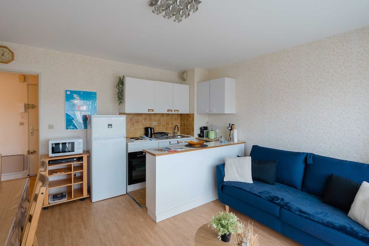 Charmant 2 Pièces Avec Parking Proche Place Morny - 도빌