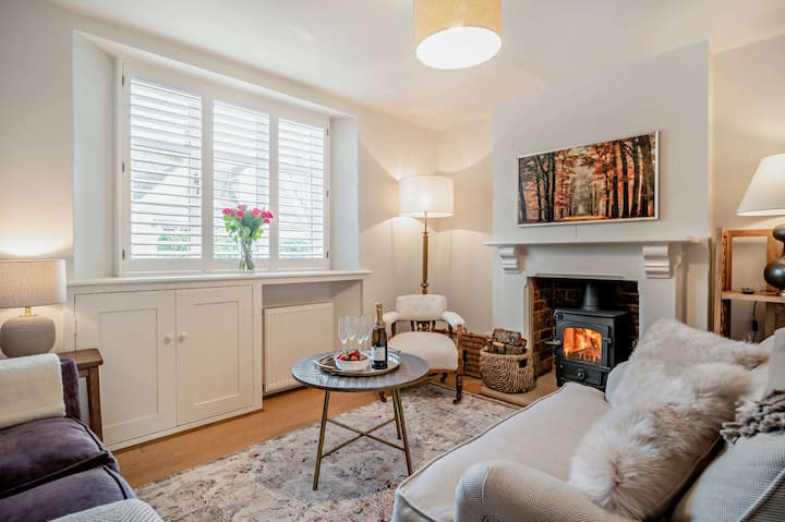 Delightfully Presented Dog Friendly - 2 Bottom End - Stow-on-the-Wold