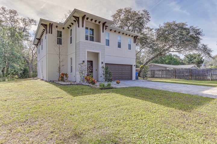 3 Mi To Usf: Dog-friendly Home W/ Large Yard - Temple Terrace, FL