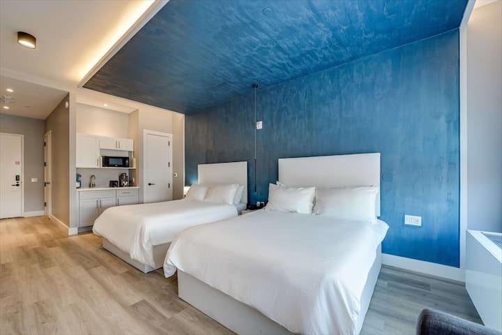 Modern Double Queensuite | Kitchentte | Parking - Bronx, NY