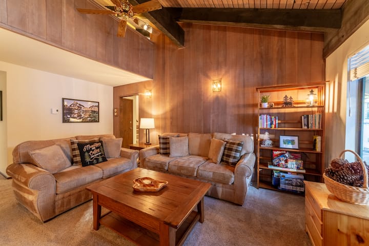 Walk To Ski & Village, Pool & Spa Near Lodge 586 - Mammoth Lakes, CA