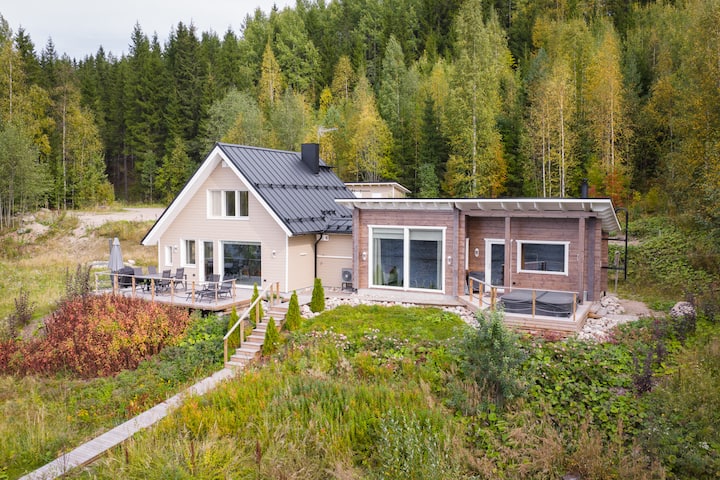 Huvila Ulkoporealtaalla - Uurainen