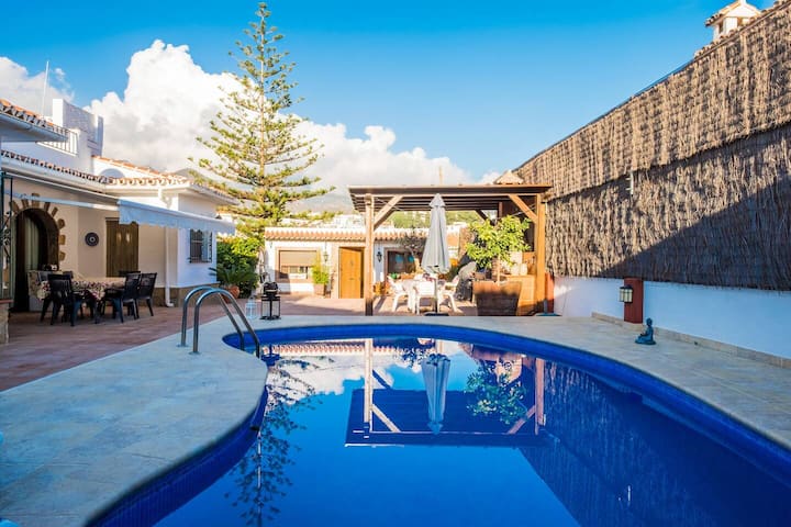 Studio  Maria De Waard With Pool And Barbecue - Nerja