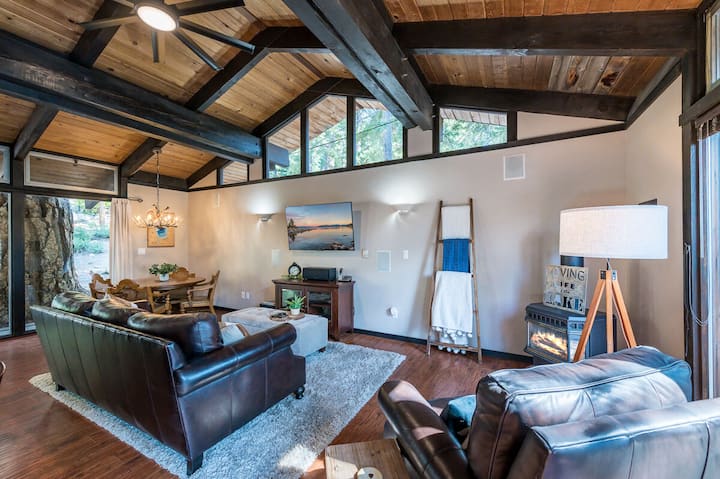 Cozy 3bd/2ba Tahoe Cabin, Perfect Location - Tahoe City, CA