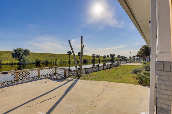 Sun-soaked Okeechobee Retreat W/ Canal Views! - Okeechobee, FL