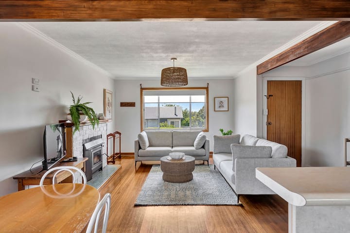 Seabreeze Escape: Your Next Coastal Getaway - Penguin