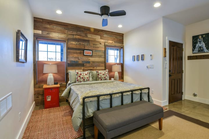 Moab Digs #1 - Your Downtown Basecamp! - Moab, UT