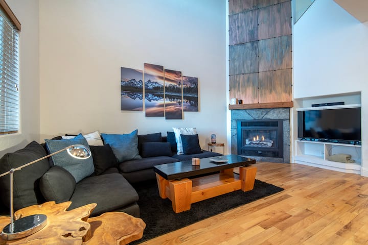 3-story Ski Hill Road Retreat - 드릭스