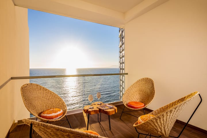 Chic Oceanfront Studio Loft – Unique Art & Views - Puerto Vallarta
