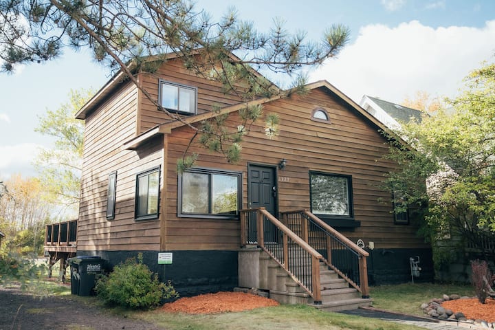 Walk-to-beach Home With Jacuzzi - Duluth, MN